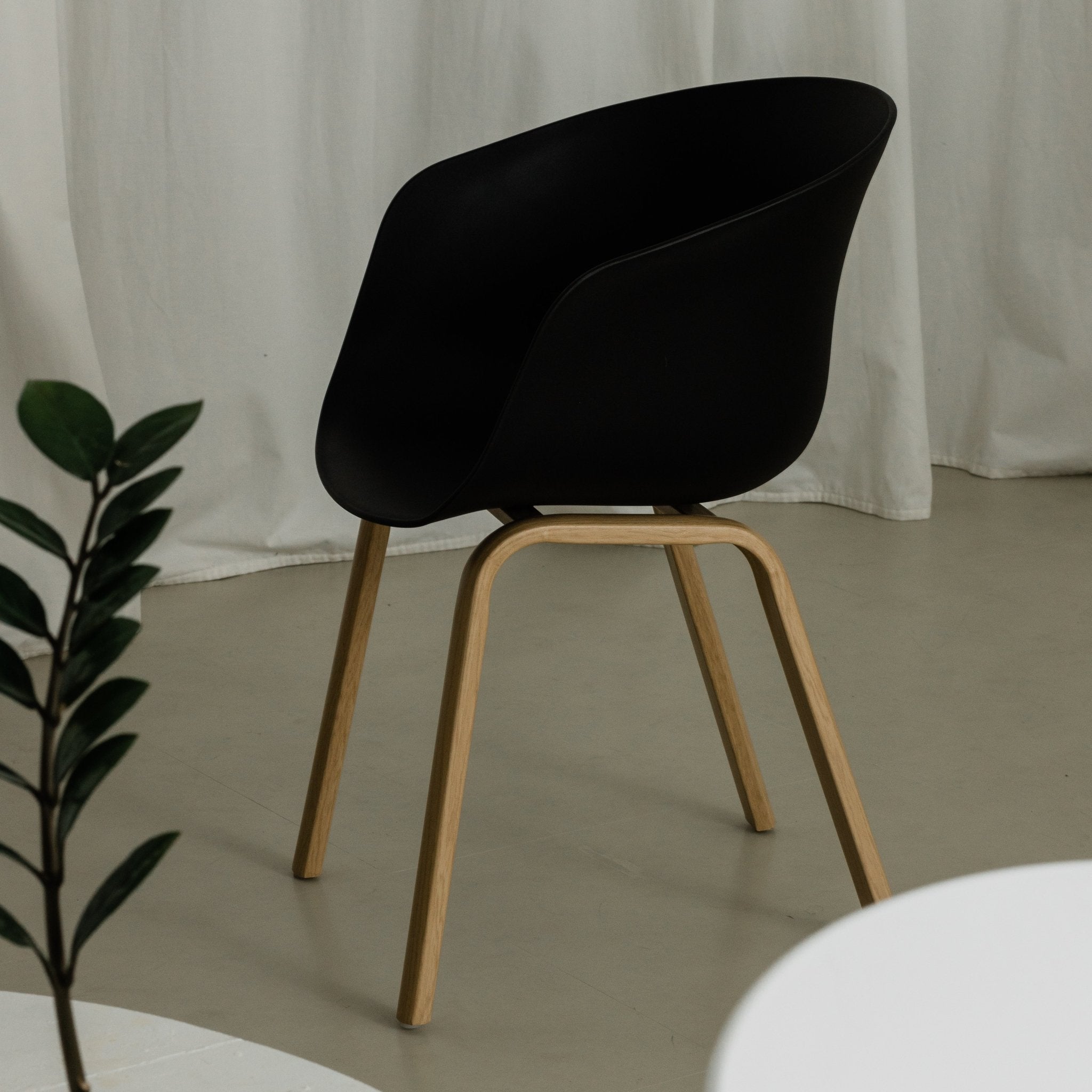 HEY Chair with Armrest เก้าอี้รับประทานอาหาร มีที่วางแขน ขาเหล็กลายไม้ ...